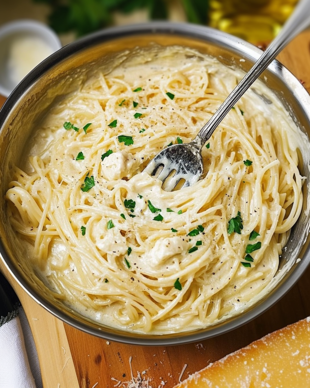 Creamy Four-Cheese Garlic Spaghetti is a must-try dish! – FHFOODHEALTH